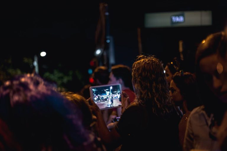 7 Best Tips for a Hit Hosting Gig | Fincyte