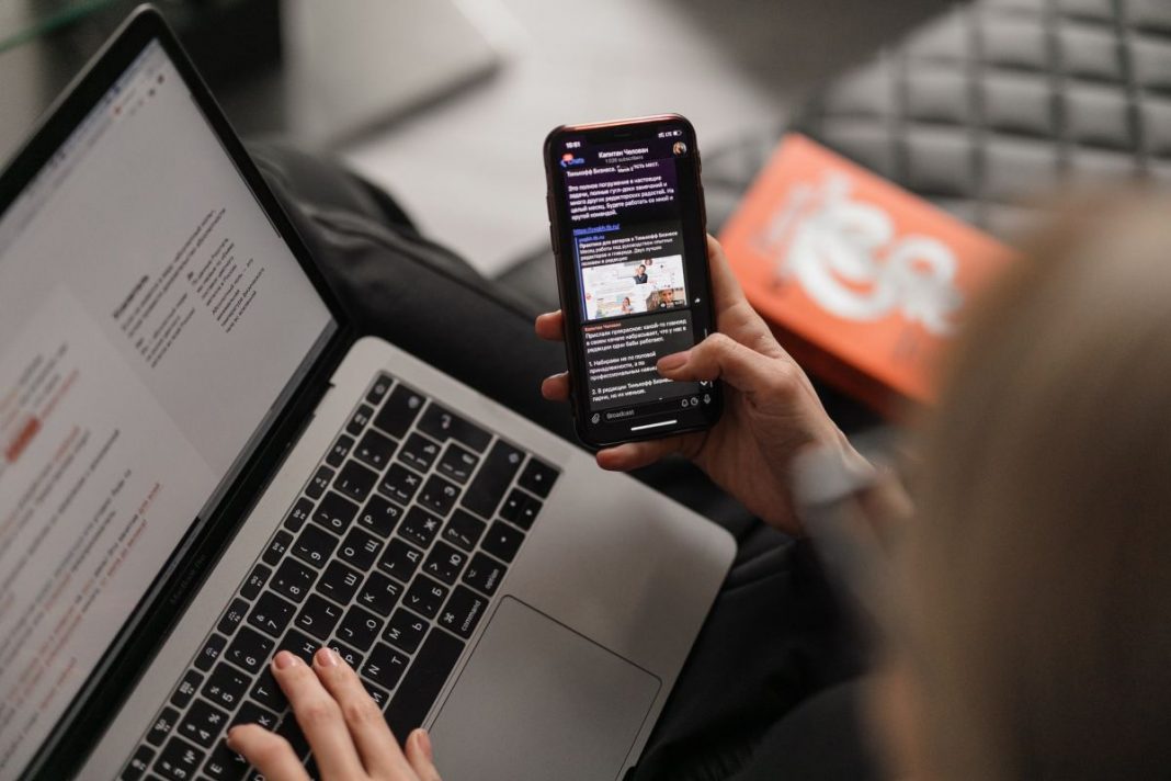 How To Build an Email List as an Artist | Fincyte